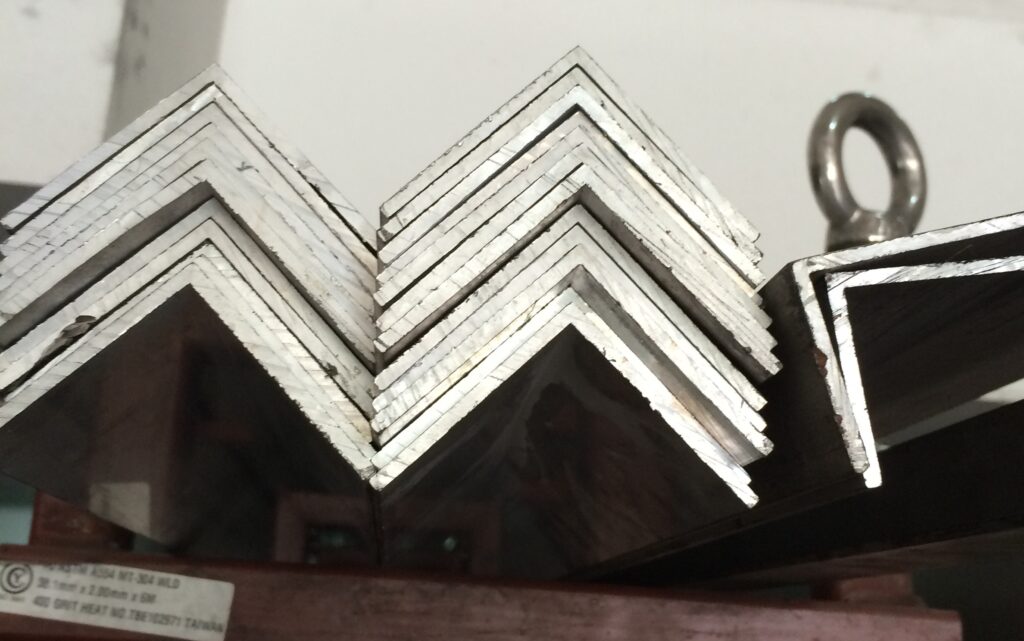 Stainless Steel 304/316/316L Angle Bar – VA Metal Pte Ltd